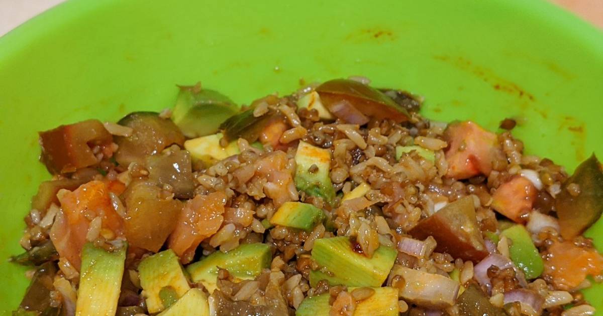 Ensalada de granos con salmón y aguacate Receta de Jesús Ruiz- Cookpad