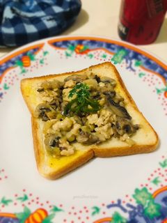 Resep Creamy Cheese Garlic Beef Mushroom On Bread oleh Carolina - Cookpad