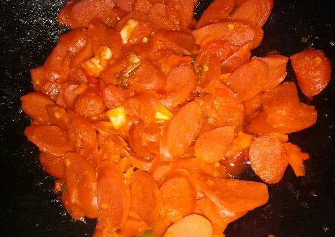 Resep Balado Sosis Merah Pedas oleh Greata_damay - Cookpad