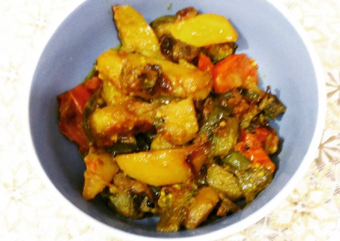 Potato Eggplant Dry or Baingan Aloo Sookha Recipe by rama - Cookpad