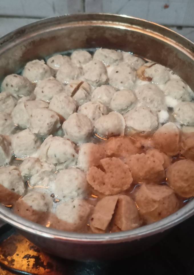 Resep Bakso daging sapi ala mica oleh Mentari dwi putri - Cookpad