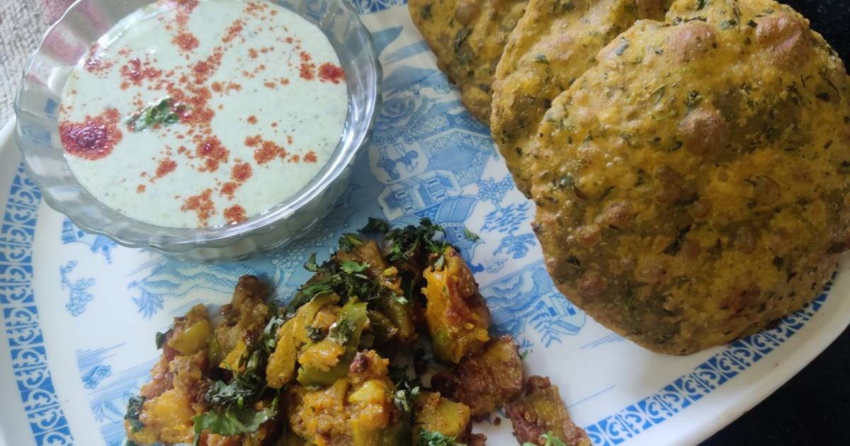 Achari methi Puri with pethe ki sabzi and bathua raita Recipe by ...
