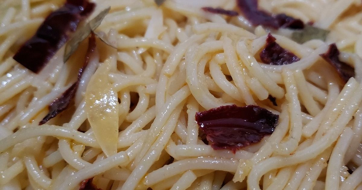 Pasta Con Mantequilla Y Chile Guajillo Receta de Maymith- Cookpad