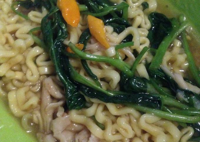 Resep Lo Mie Kangkung Enak dan Cepat oleh anissa amalia - Cookpad