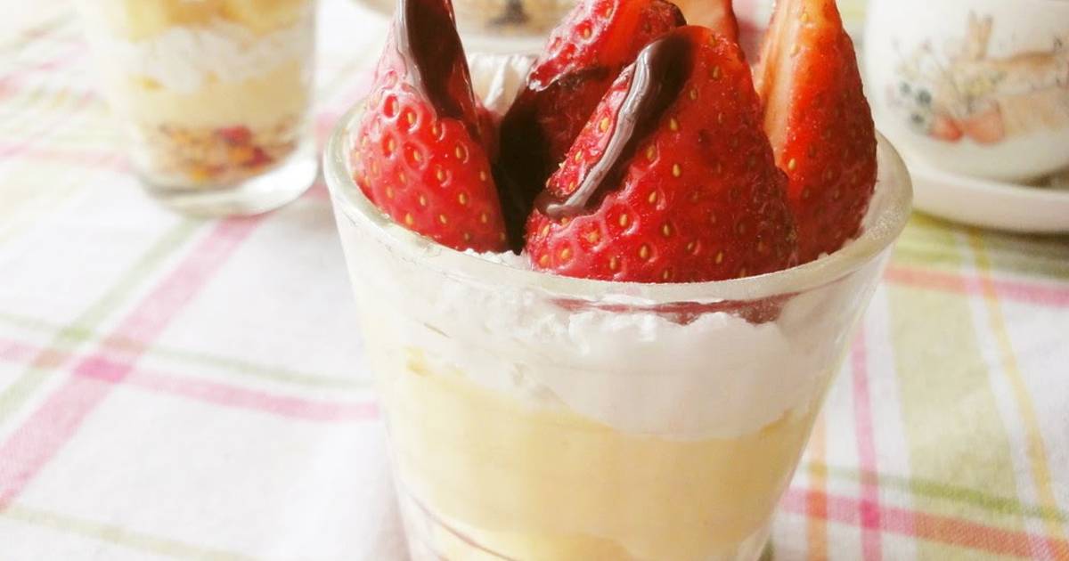 Mini Strawberry and Chocolate Parfait Recipe by cookpad.japan - Cookpad