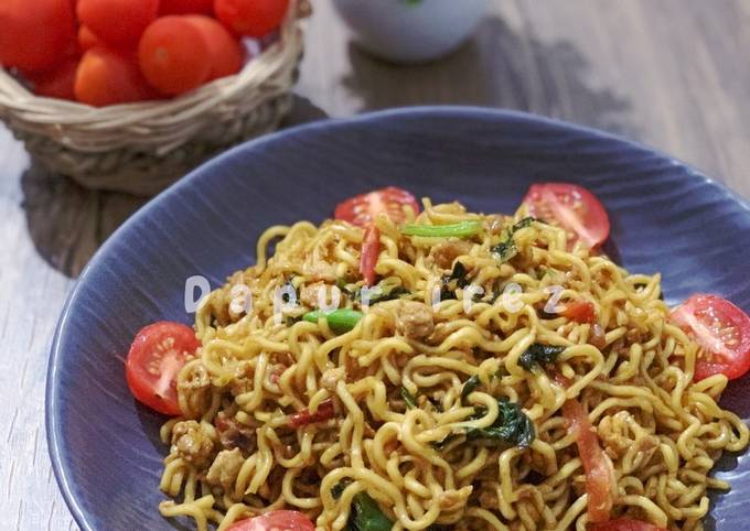 Resep Mie Goreng Tomat Medan oleh Dapur Irez - Cookpad