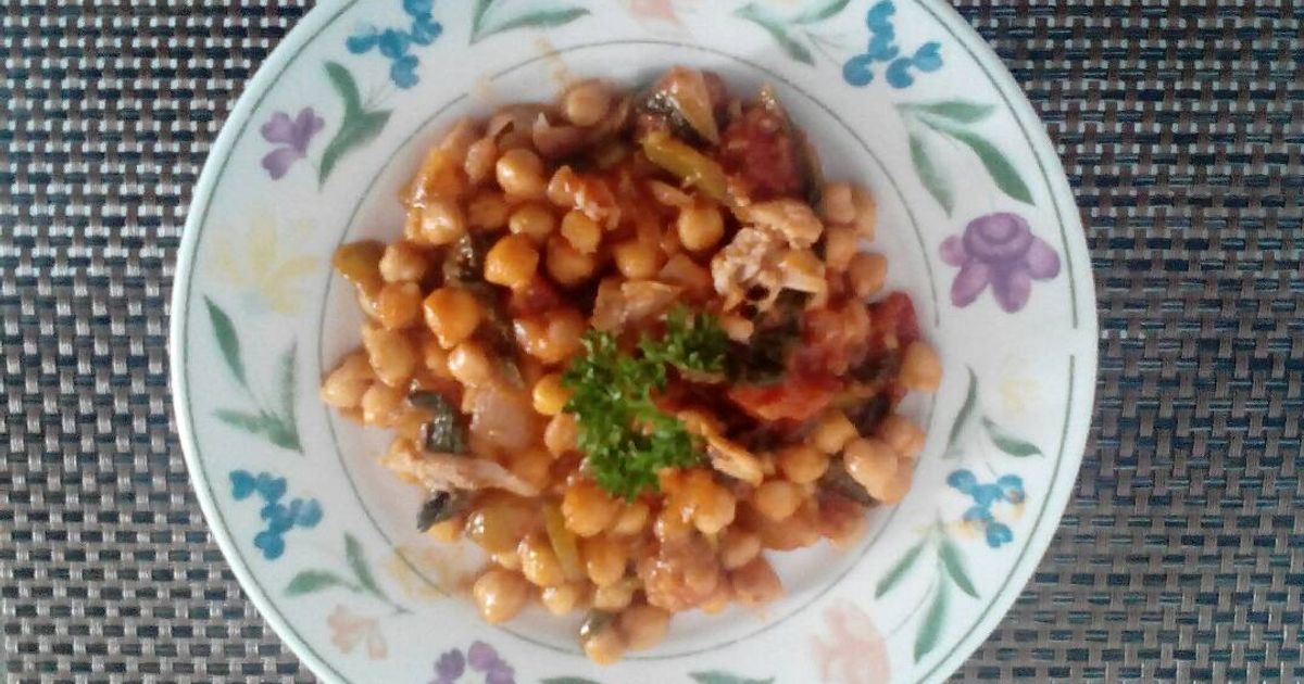 Garbanzo Con Espinacas, Salsa De Tomate Y Pollo Receta de Rosario ...