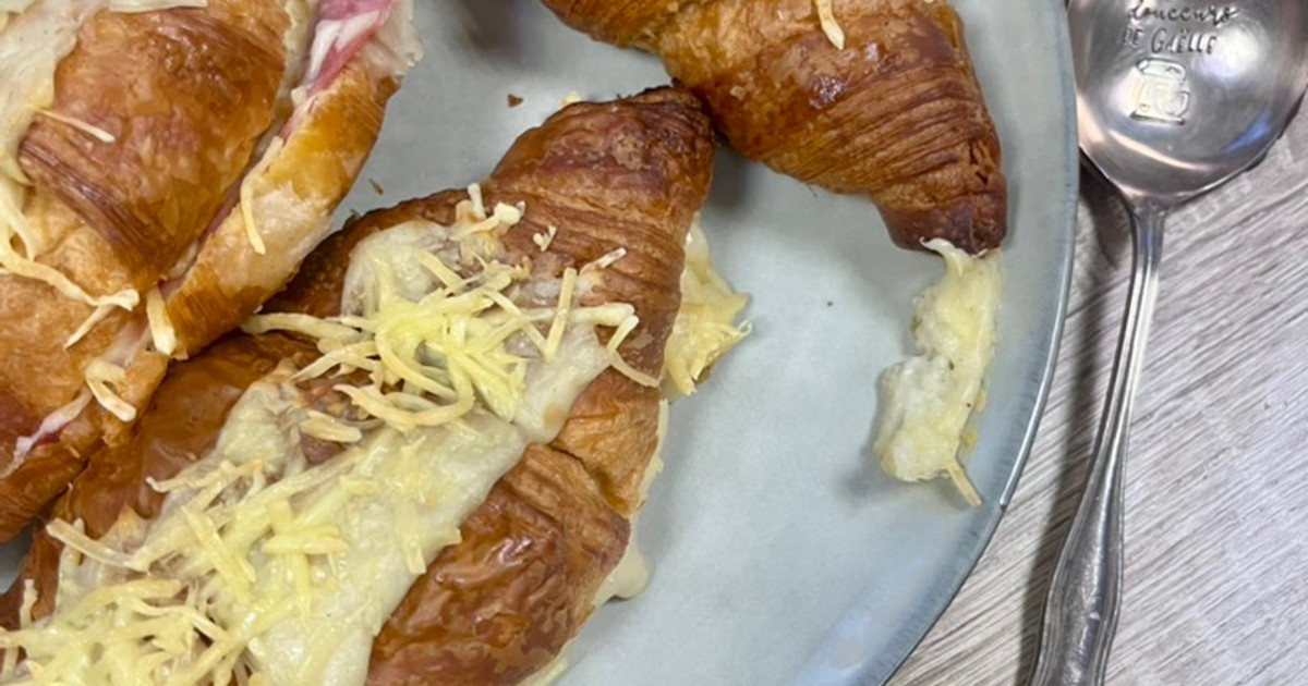 Ham And Béchamel Croissants Recipe by Aux douceurs de Gaelle