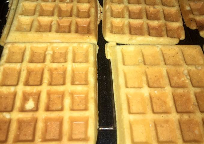 Resep Waffle crispy outside fluffy inside oleh Henny Tanumiharja - Cookpad