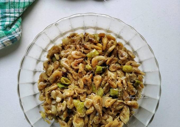 Resep Enthung-Enthung Udang Kering (Rebon) oleh Astiya Lestari - Cookpad
