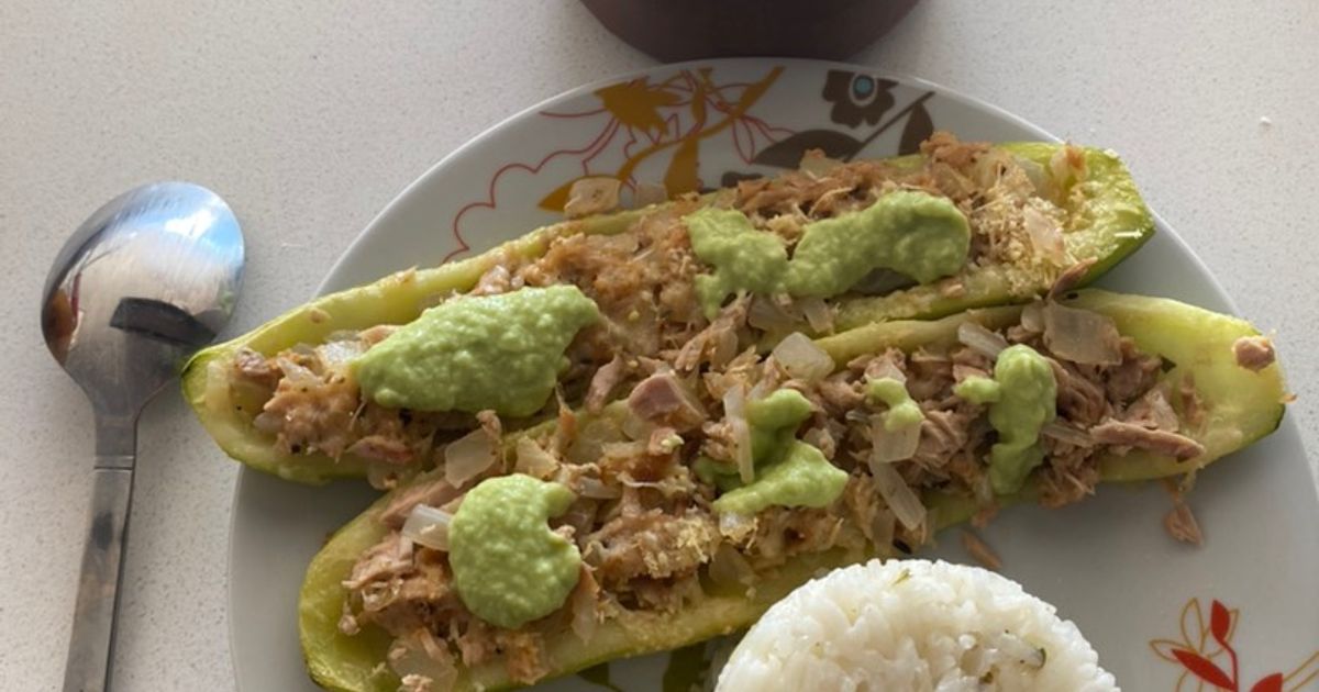 Pepinos Rellenos Con Pino De Atún Y Arroz Con Salsa Pepino Recipe by ...