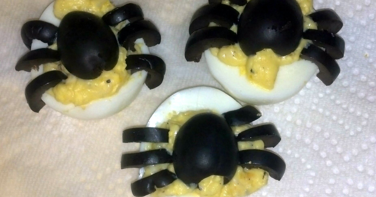 Creepy Crawly Deviled Eggs Recipe by rockabilly_mama