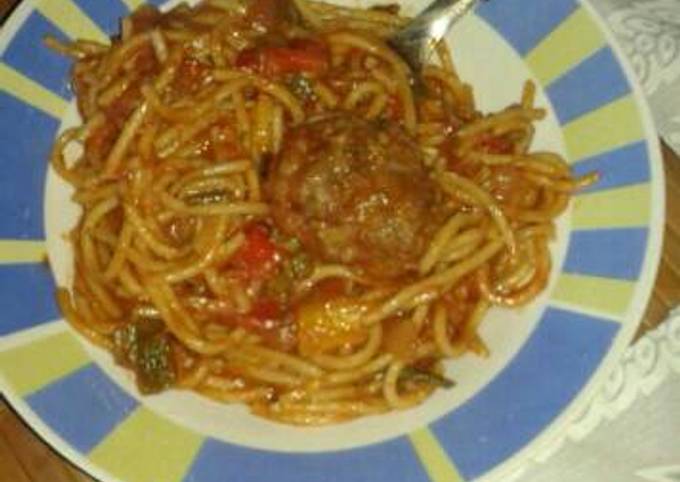 Fideos con tuco y albóndigas! ! Receta de Cynthia - Cookpad