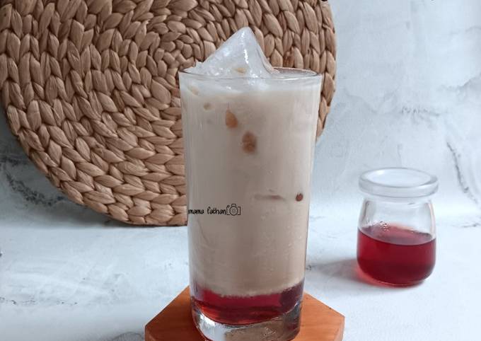 Resep Es bunga rosella susu kopi oleh Mama fathan - Cookpad