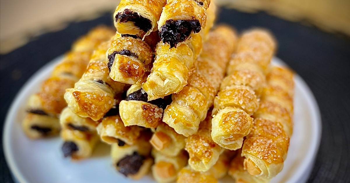 Resep Puff Stick Chocolate & Cheese oleh Shenaz Leghari Prama - Cookpad