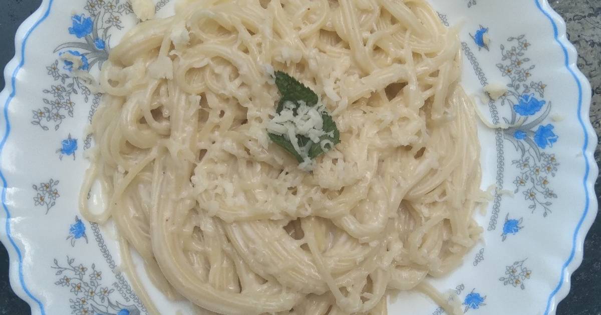 Spaghetti with White sauce Recipe by Budding_chef_eric - Cookpad
