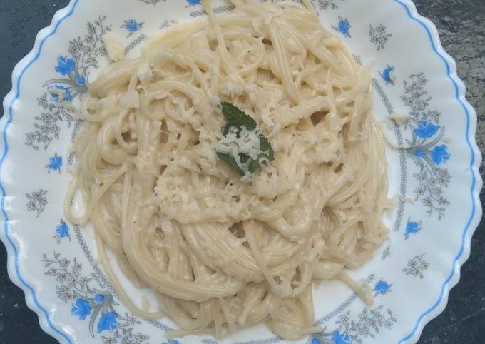 Spaghetti with White sauce Recipe by Budding_chef_eric - Cookpad