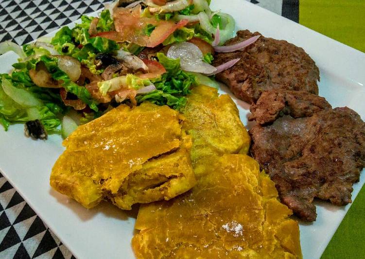 PATACONES, Carne frita y Ensalada...! Receta de Zandy ABRADELO - Cookpad