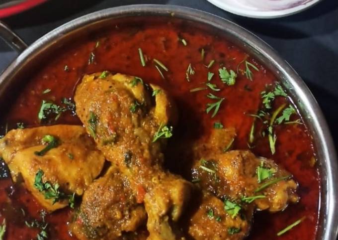 कोकणी चिकन रस्सा (chicken rassa recipe in marathi) रेसिपी Vasudha Gudhe ...