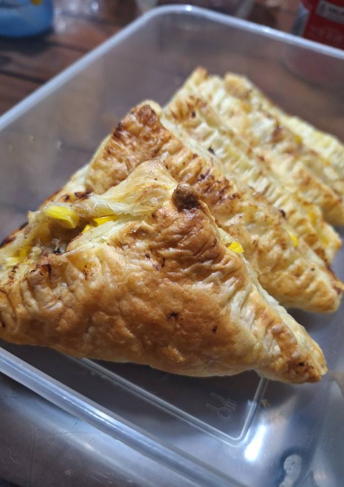 Resep Tuna Puff Pastry oleh Gisti - Cookpad
