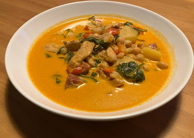 Guiso cremoso de pollo al pimentón con garbanzos y espinacas Receta de ...