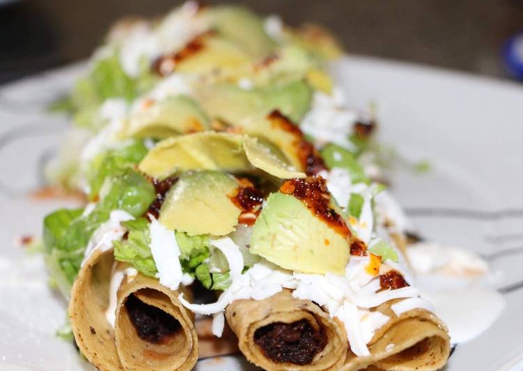 Flautas de pollo Receta de Ana Luisa Jasso- Cookpad