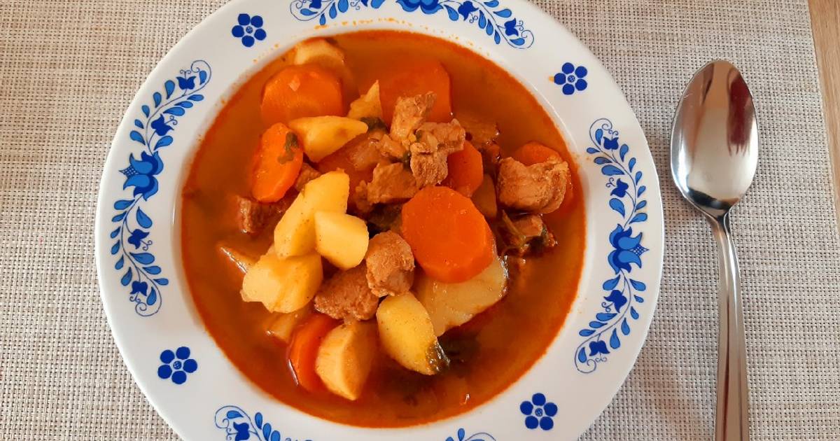 31 egyszerű és finom gulyás leves sertés recept - Cookpad receptek