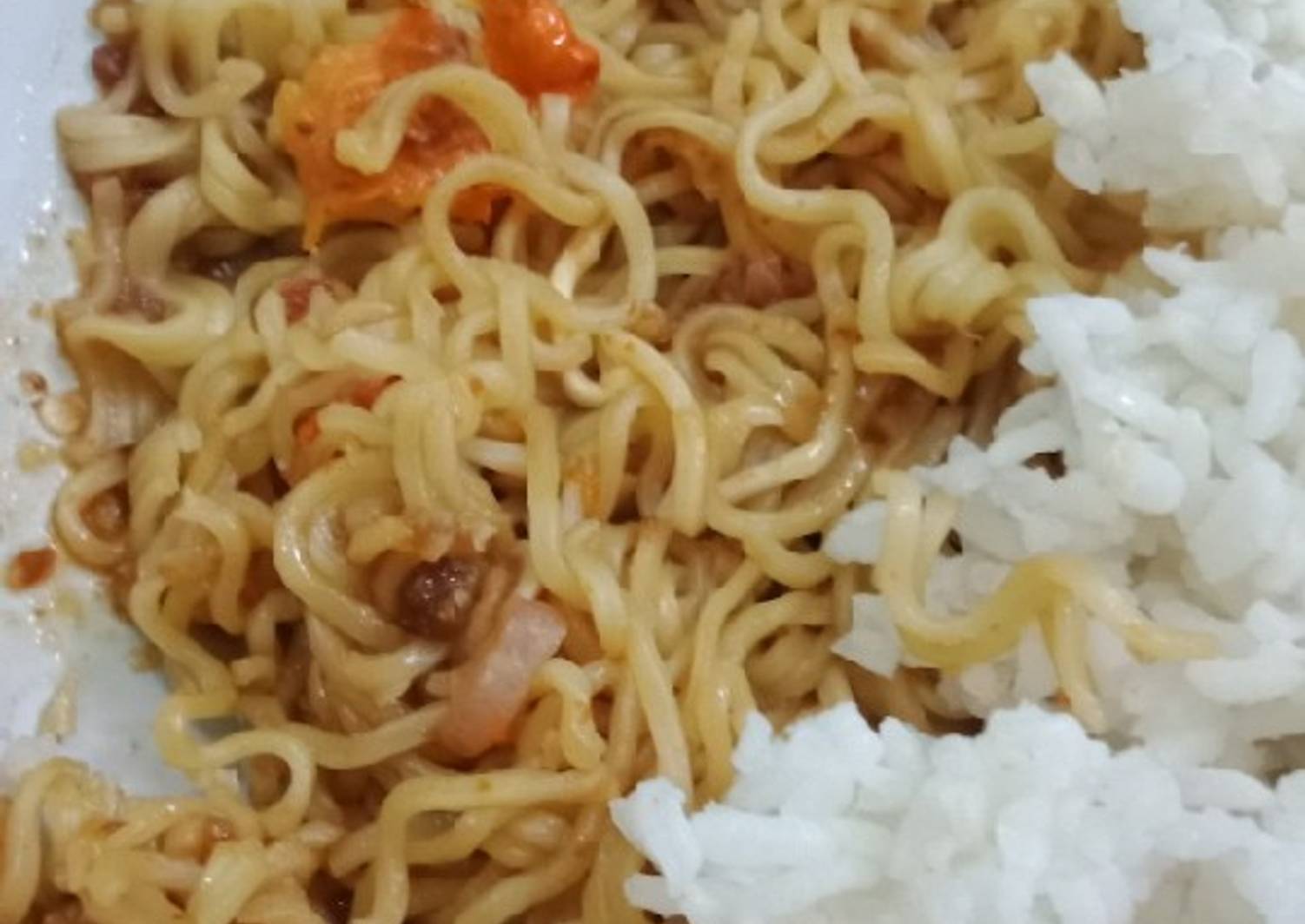 Resep Mie goreng pedas topping bawang merah ala bunaz(indomie gorenG ...