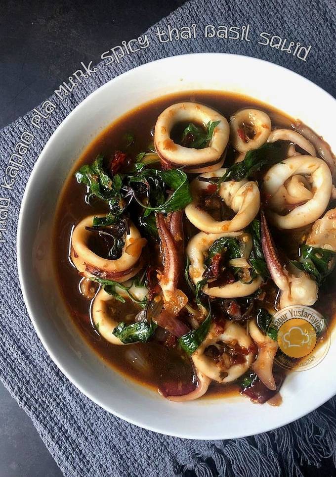 Resipi Phad Kapao Pla Murk Spicy Thai Basil Squid oleh Dapur ...