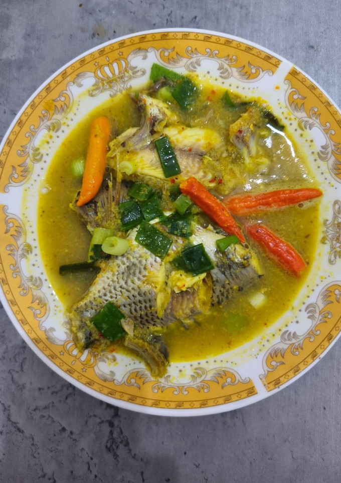 Resep Ikan Nila Kuah Kuning oleh Alifia Husnadhiya - Cookpad