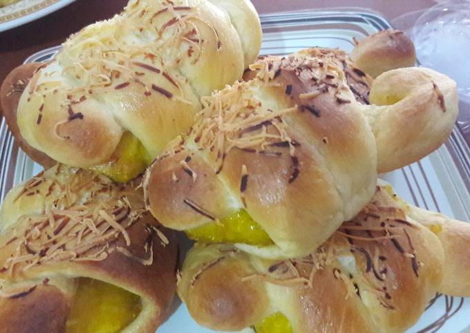 Resep Roti Isi Pisang oleh Selvi - Cookpad