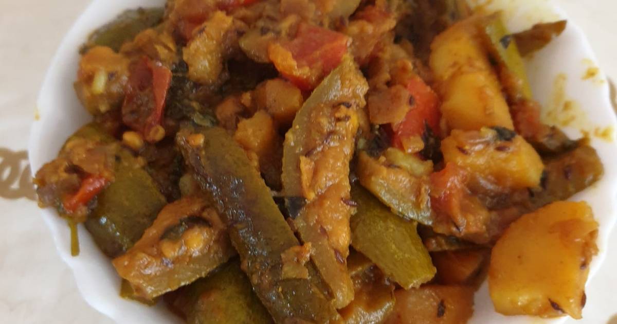 Pointed gourd and potato subji Recipe by Sangita Vyas - Cookpad