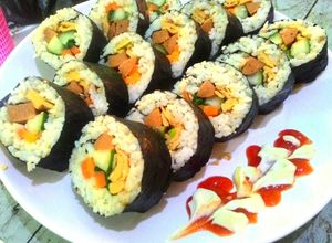 Resep sushi rumahan enak dan mudah dibuat, cocok untuk bekal!