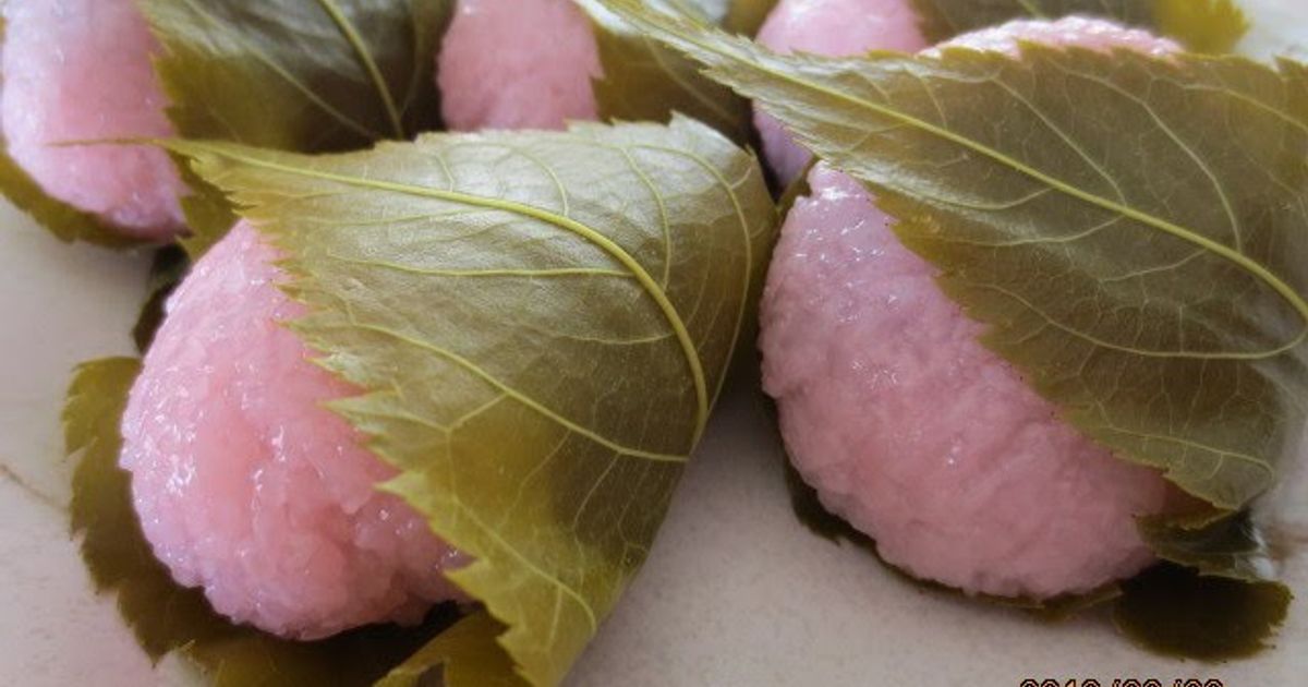 Sakura Mochi With Chunky Sweetened Adzuki Bean Paste Recipe by cookpad ...