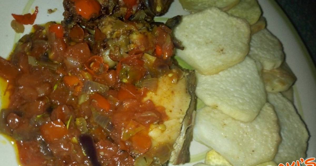 Fried yam and peppered chicken Recipe by Asmee madaki - Cookpad