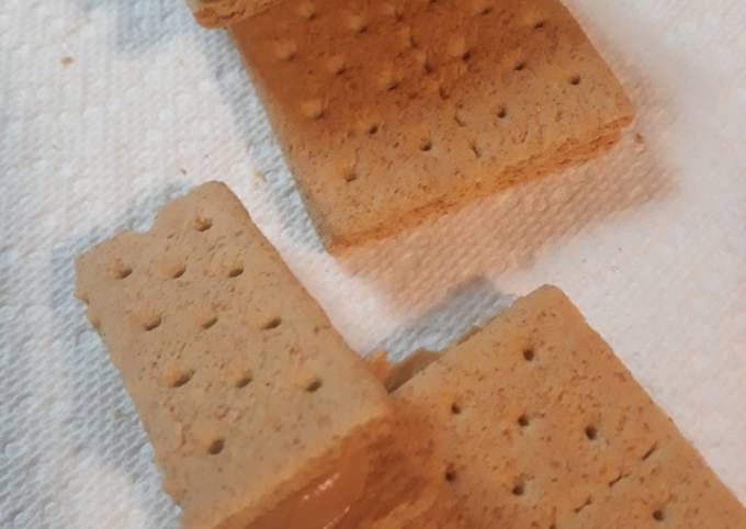 Graham Snacker Recipe by skunkmonkey101 - Cookpad