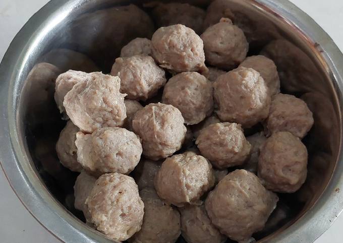 Resep Bakso Daging Sapi oleh Dhiajenk Noenoek - Cookpad