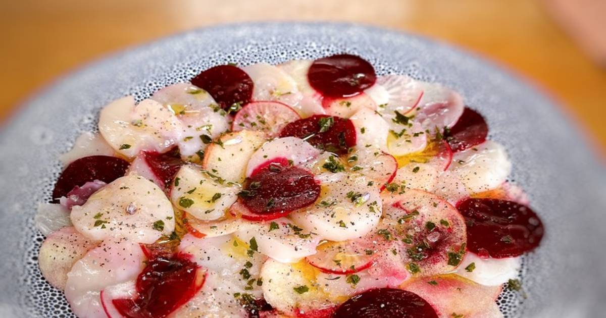 Carpaccio de saint Jacques, pommes, betterave, radis rose de Robert ...