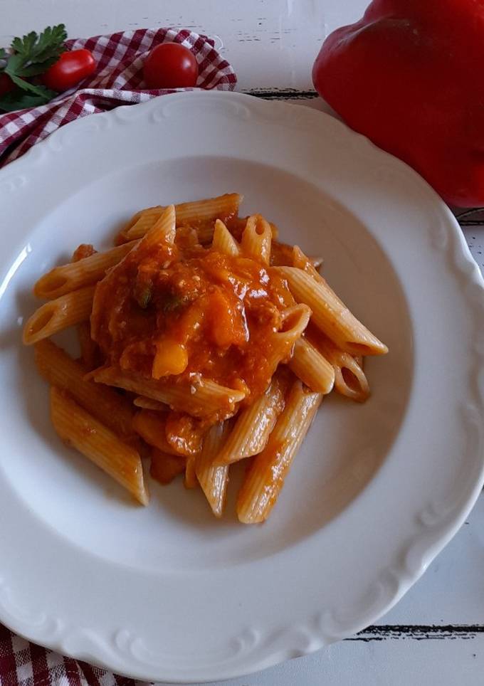 Ricetta Pennoni con sugo ai peperoni, tonno e capperi di Anna Di Meo ...