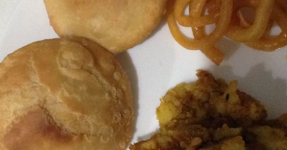 Khasta Aloo And Jalebi Recipe by Roli Srivastava - Cookpad