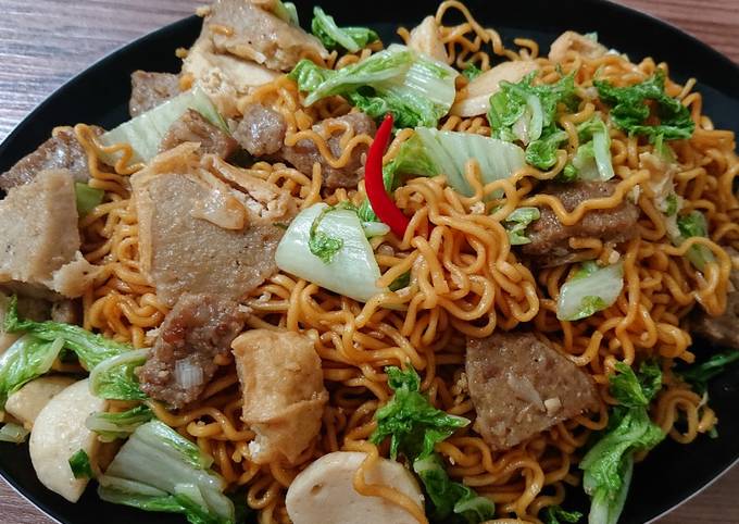 Resep Mie goreng 🍝 topping beef patties Burger oleh novia.krisnanda ...