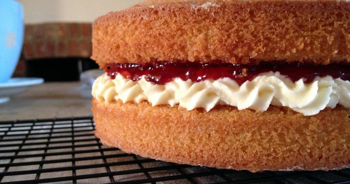 fluffy Victoria sponge Recipe by jade.m.may - Cookpad
