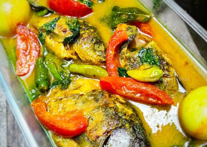 Resep Ikan Mas Kuah Kuning oleh Ummu Azzam 💐 - Cookpad