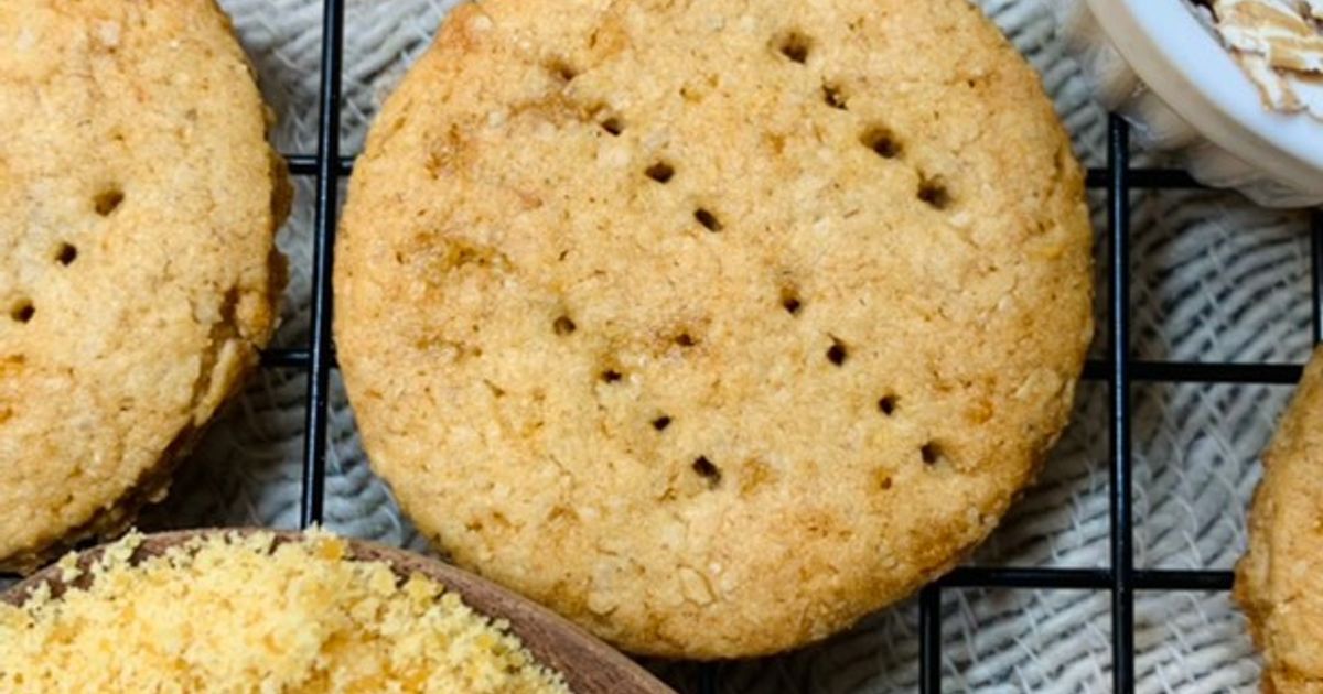 Whole Wheat & Oats Biscuits Recipe by MrsRiasat Ali - Cookpad