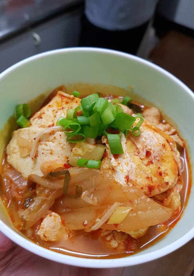 Resep Kimchi Jjigae (sup kimchi) oleh Mama K - Cookpad