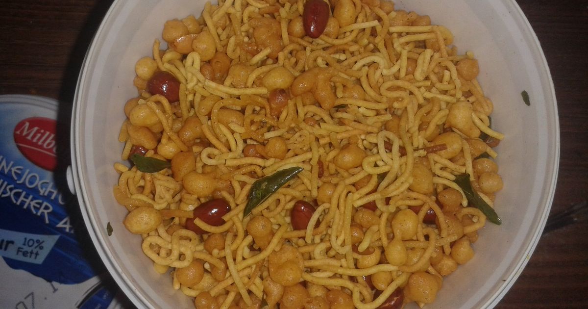 Mixture Snacks Recipe By Divyareghu