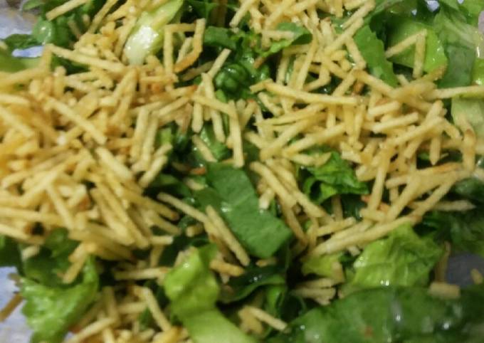 Salada de chicória com batata palha Receita por Maria Emilia Almeida ...