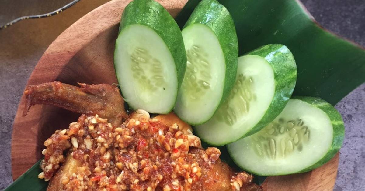 Resep Ayam Gepuk ala Pak Gembus oleh OpiBun - Cookpad
