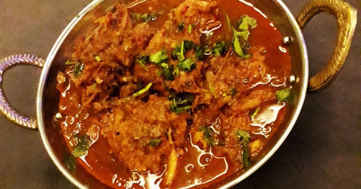 Pyaaj Pakuda Curry With Chapati For Lunch Recipe by Arachana ( Tanya ...