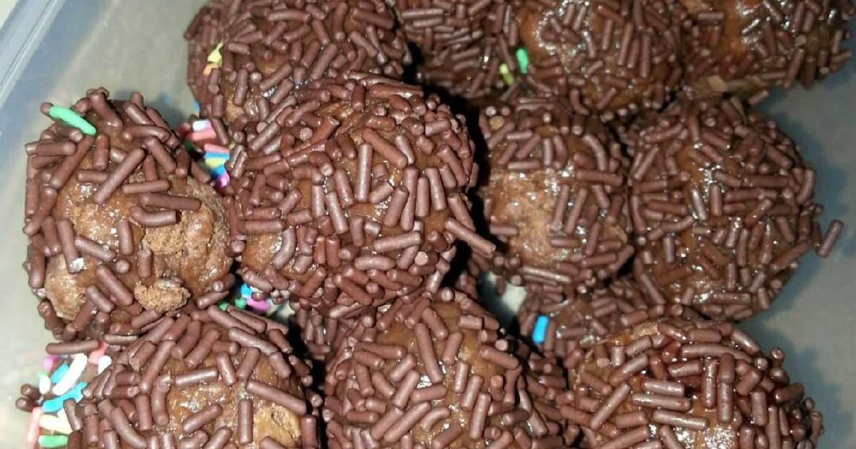 Resep Choco Balls Cranberry oleh Qorry Azmar Kalsum - Cookpad